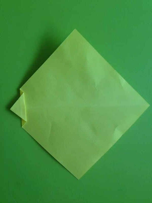 Kip en kuikentje vouwen (origami) met vouwpapier voor thema Pasen.